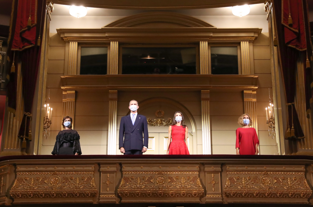 King, Queen Open Royal Theater Season – LOS BORBONES